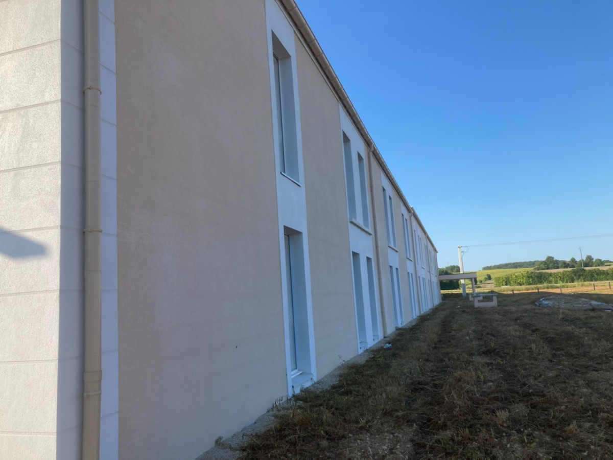 FACADE 24 V.J. : Entreprise de rénovation de maisons à LA ROCHE-CHALAIS